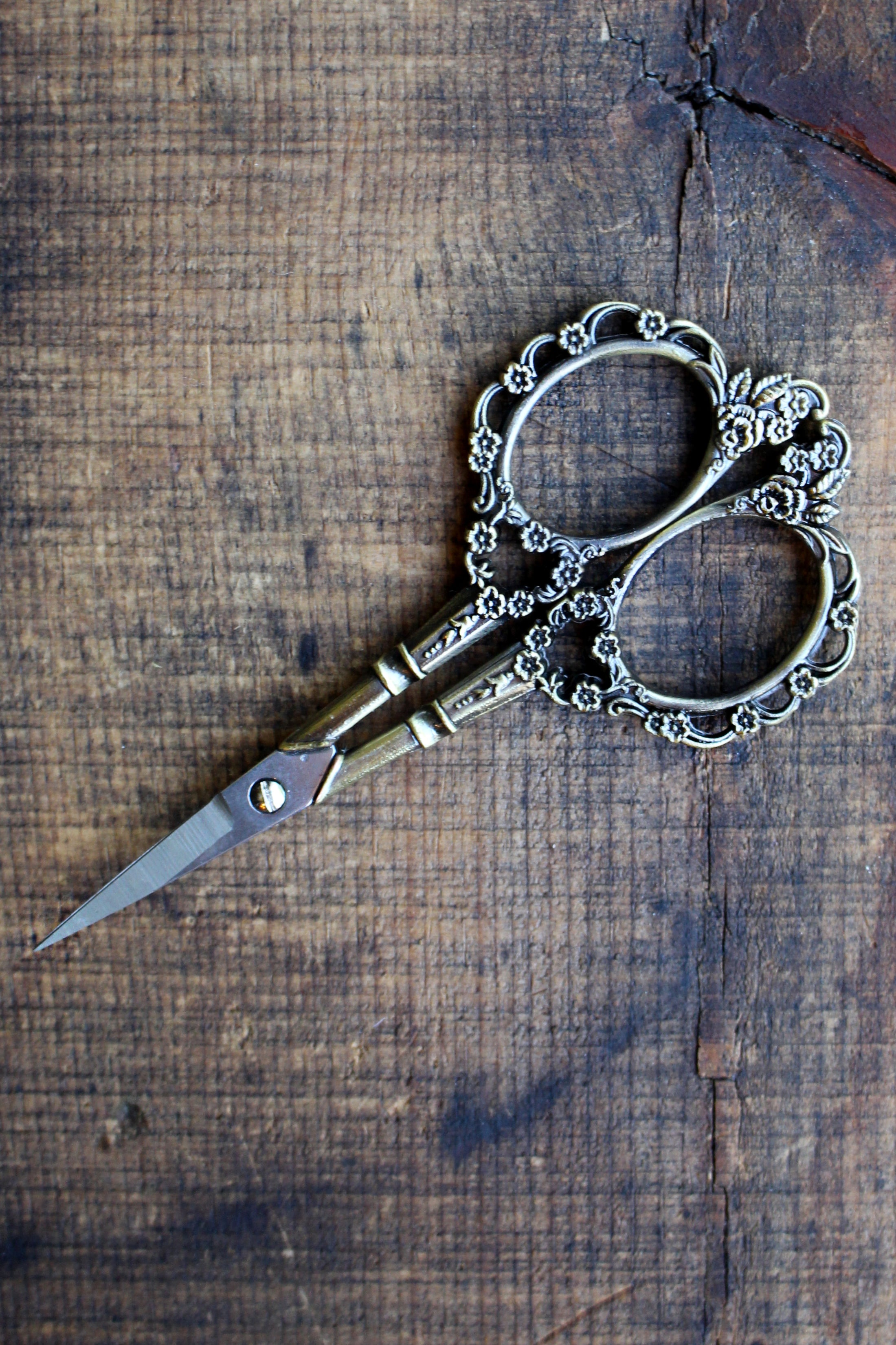 Victorian Scrollwork Scissors – Never Not Knitting